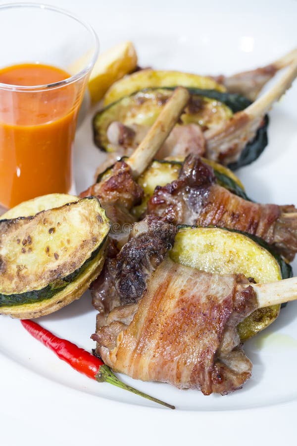 Lammrippen Gekocht Auf Dem Grill Stockfoto - Bild von nahaufnahme ...