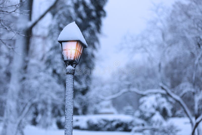Lamp Post Snow Stock Photos - Download 1,040 Royalty Free Photos