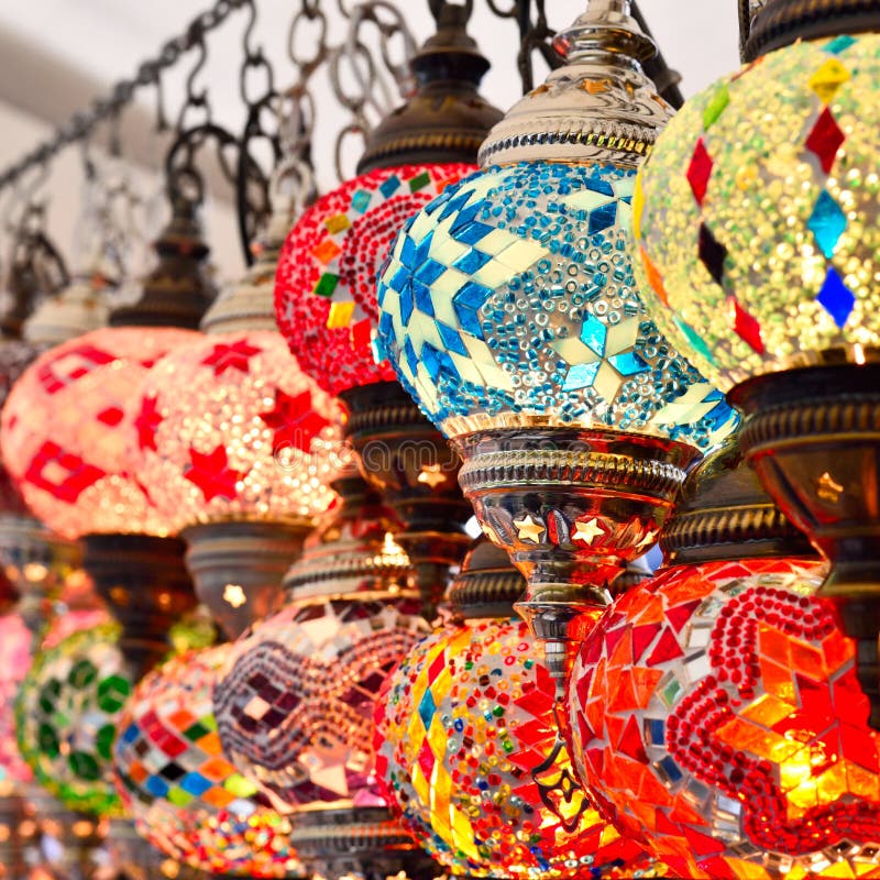 Lampade Turche O Orientali Su Un Bazar Immagine Stock - Immagine di ...
