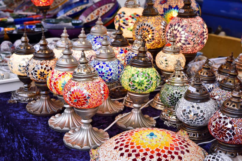 Lampade Turche O Orientali Su Un Bazar Immagine Stock - Immagine di ...