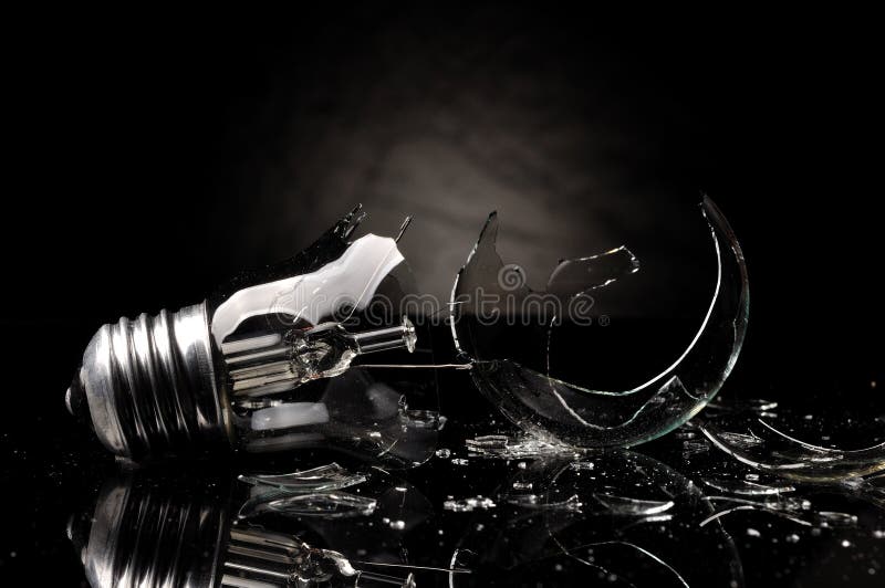 Lampadina rotta fotografia stock. Immagine di elettricità - 28272356