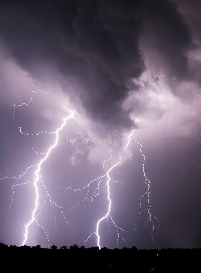 Lampo immagine stock. Immagine di potenza, puntura, forza - 7916677
