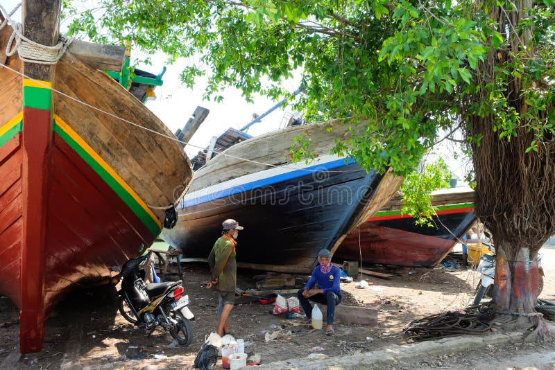 Front View of the Ship S Head Being Docked with Green Trees Editorial ...