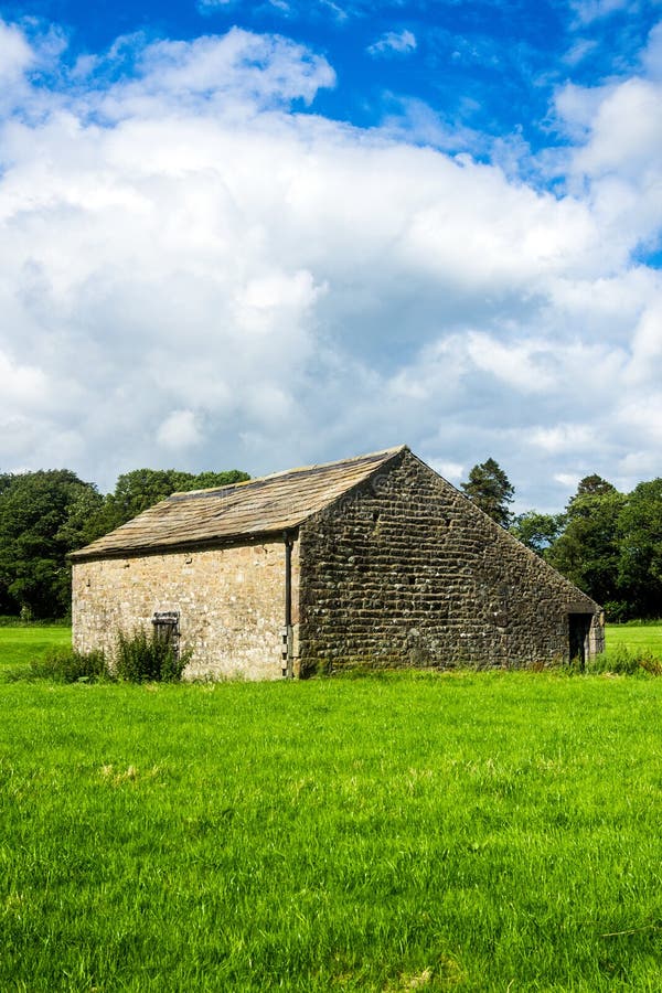 A Lancashire Barn at Dunsop Bridge, UK Stock Photo - Image of peaceful ...