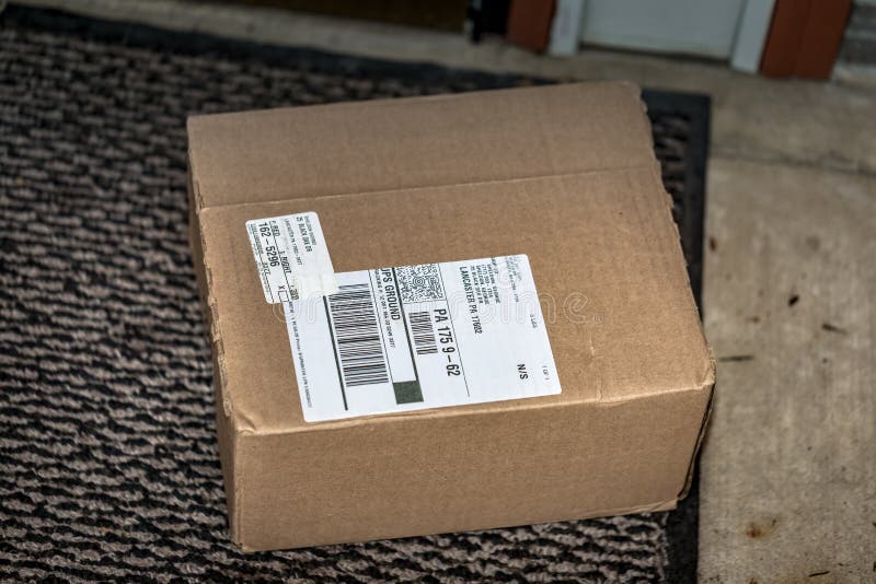 USPS Priority Mail Envelope Editorial Stock Photo - Image of door ... USPS Priority Mail Envelope Editorial Stock Photo - Image of door ...