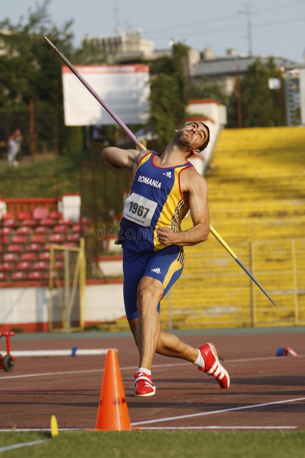 Lanceur de javelot image stock. Image du verticale, adulte - 6879815