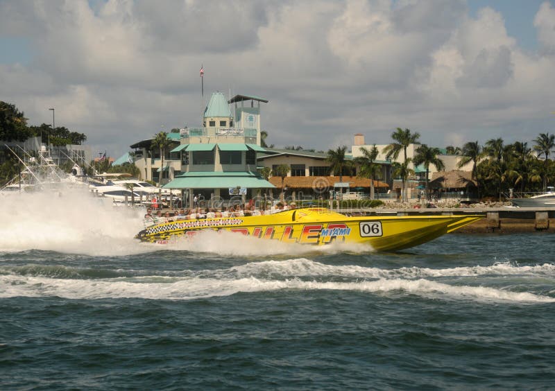 A Lancha Excursiona Em Miami, Florida Foto Editorial - Imagem de barco ...