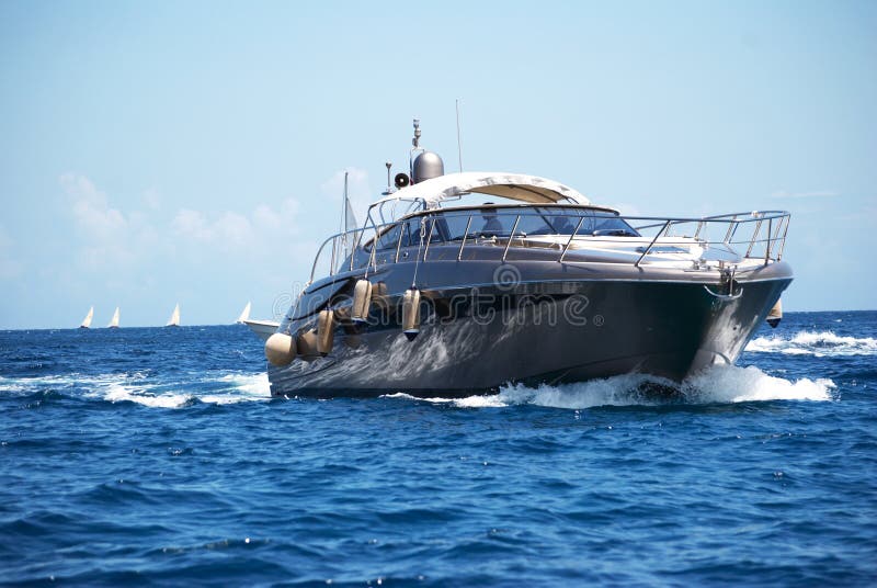 Lancha moderna imagem de stock. Imagem de oceano, mastro - 5447965