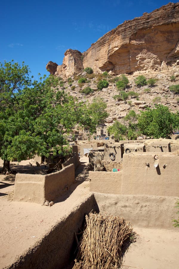 Cliff Of Bandiagara In Dogon Land Stock Image - Image of ethnic, bush ...