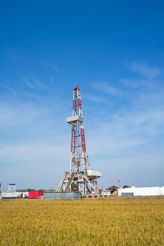 Land drilling rig stock image. Image of paddy, pump, steel - 13292281