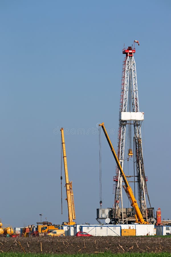 Land oil drilling rig stock image. Image of steel, resource - 92520057