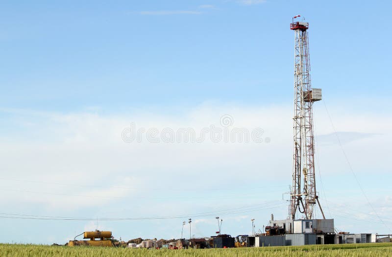 Land oil drilling rig stock photo. Image of derrick, energy - 33872728