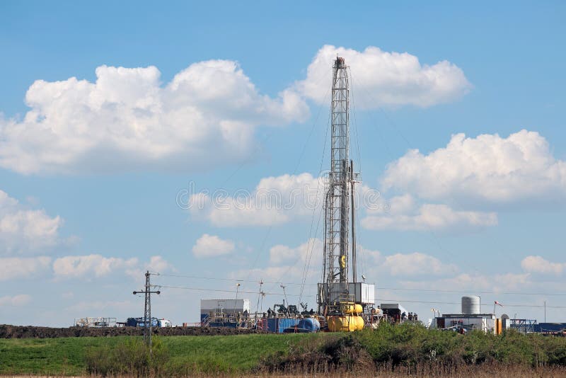 Land Oil Drilling Rig On Field Stock Photo - Image of large, cloud ...