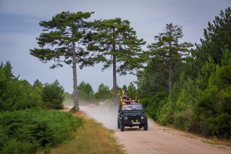 Land Rover Defender 110 Suv Editorial Image - Image of jeep ...