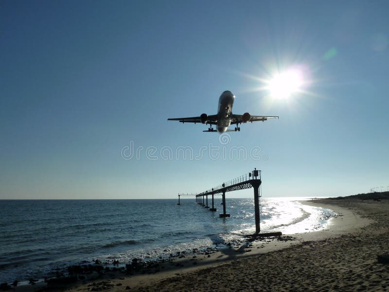 Landing aircraft stock image. Image of skies, airplane - 22885263