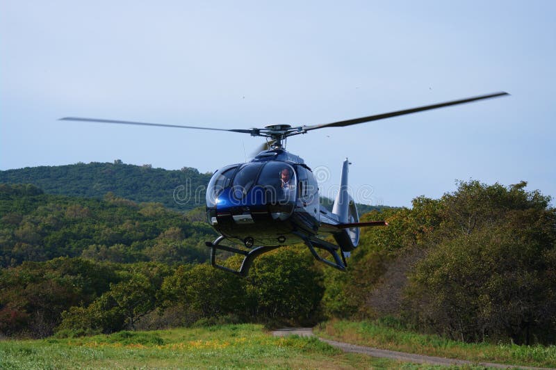 Landing editorial photo. Image of gear, propeller, landing - 129423086