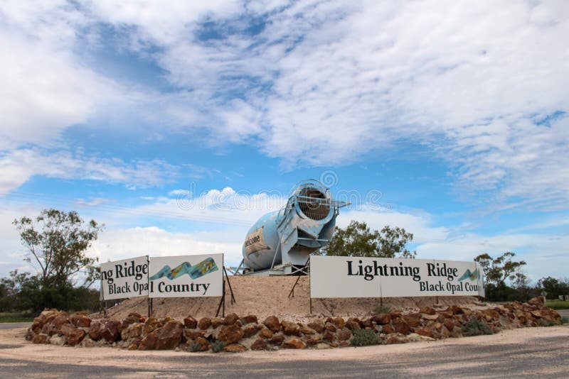 Landmark Mixer at Lightning Ridge Editorial Photography - Image of ...