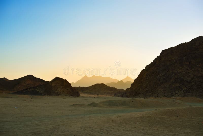 Landscape of the Arabian Desert Stock Image - Image of dawn, sunset ...