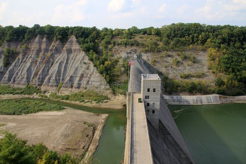 Robert S Kerr Lock and Dam with High Water Editorial Photography ...
