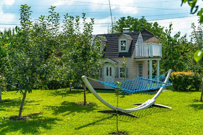 Landscape Design. Impressive Backyard Landscape Design with Cozy Patio ...