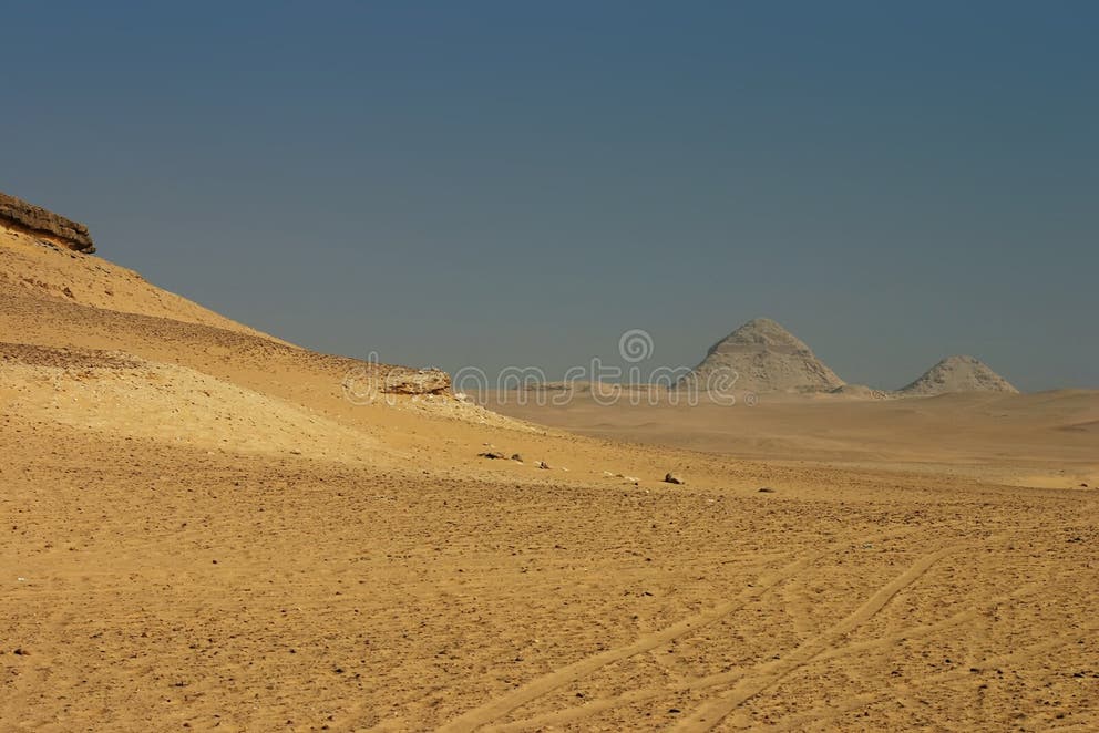 170+ Track desert landscape Free Stock Photos - StockFreeImages