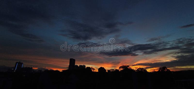 Landscape langit senja stock photo. Image of city, cloud - 261035354