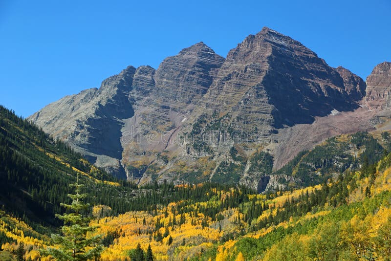 Maroon Bells in September stock photo. Image of scenery - 209708046