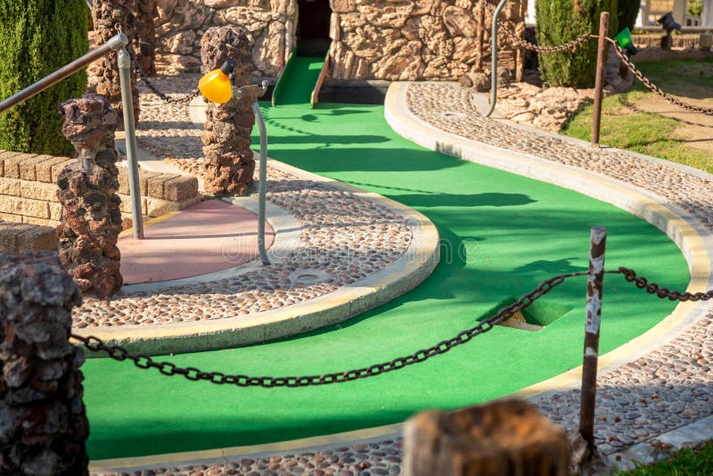 Mini golf course editorial photography. Image of hole - 158314472