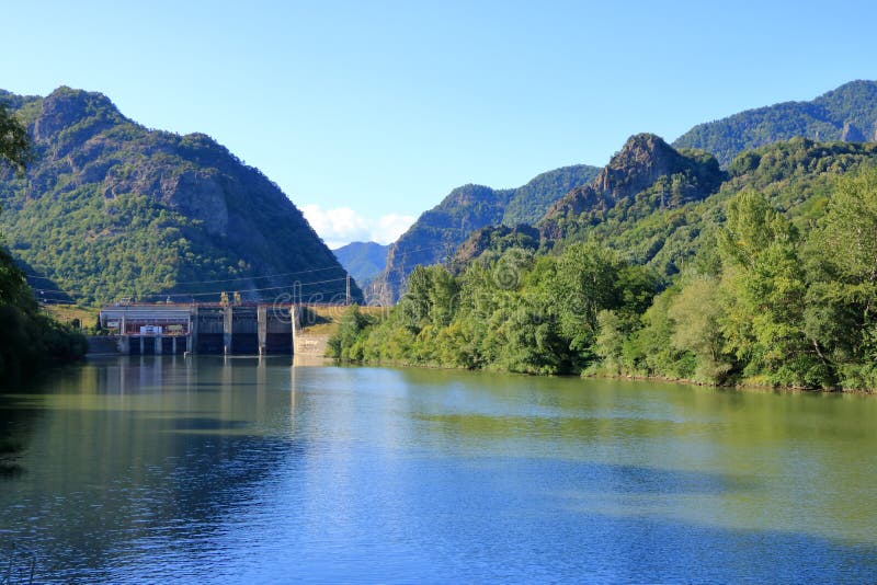 Landscape of Olt Valley with Olt River and Cozia Mountains in Romania ...