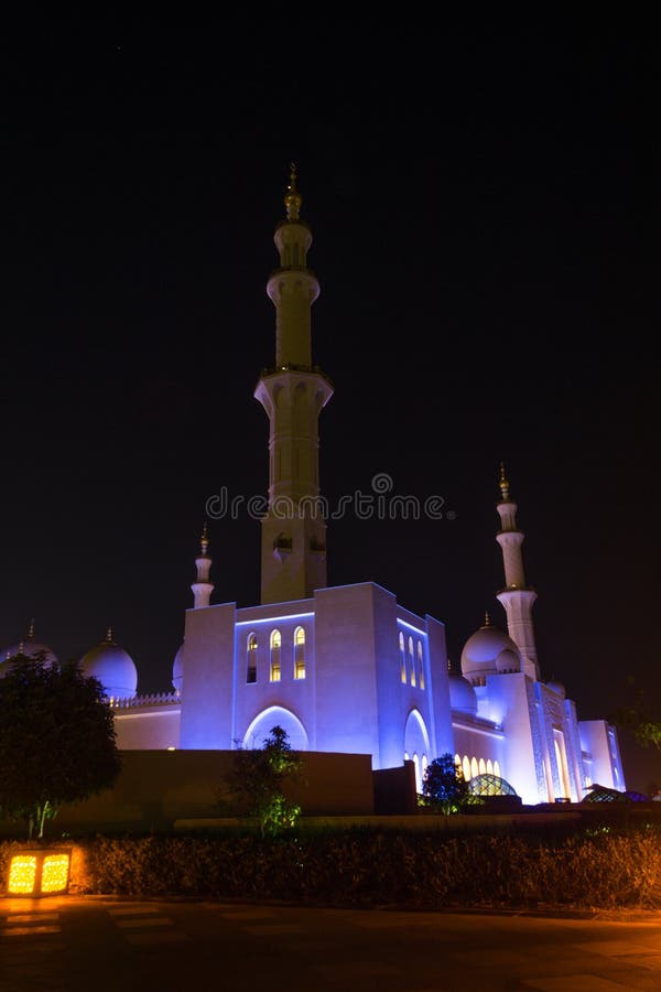 Landscape of Sheikh Zayed Mosque at Night Editorial Photo - Image of ...
