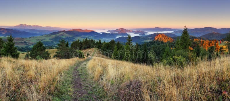 Landschaft in Pieniny, Slowakei Stockbild - Bild von hügel, slowakei ...