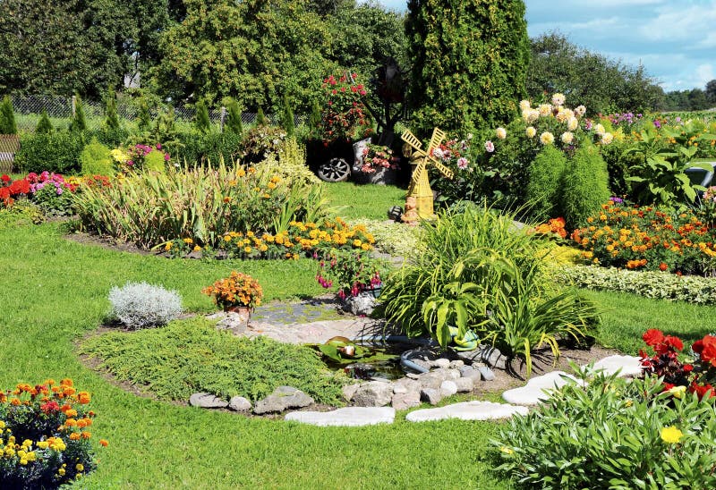 Bahouses Von Blumen Im Park Dubai-Wunder-Garten Stockfoto - Bild von ...