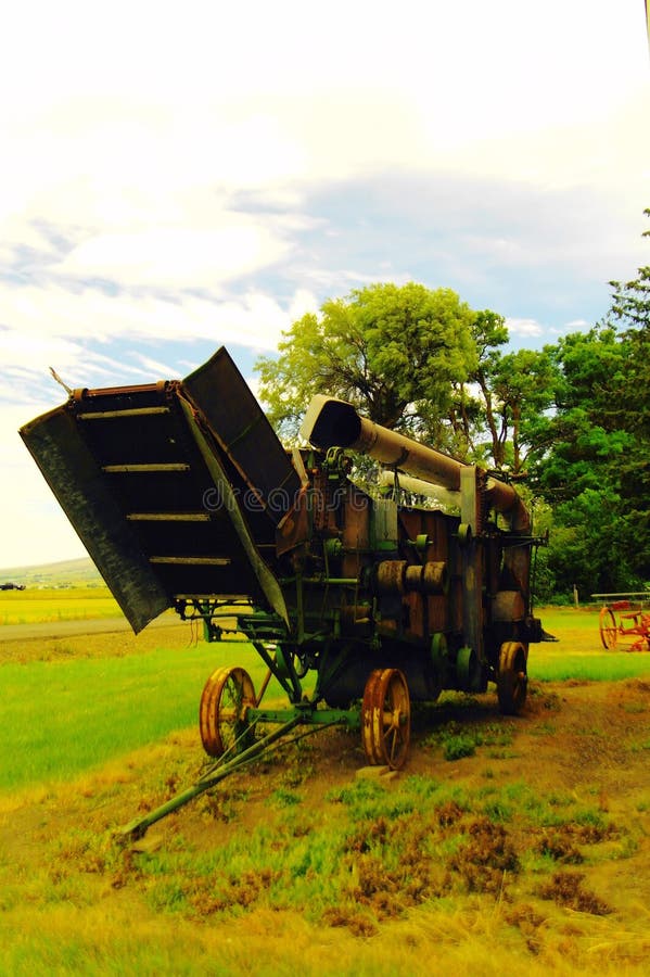 Landwirtschaftliche Maschinen Vom Vergangenen Jahr Stockfoto - Bild von ...