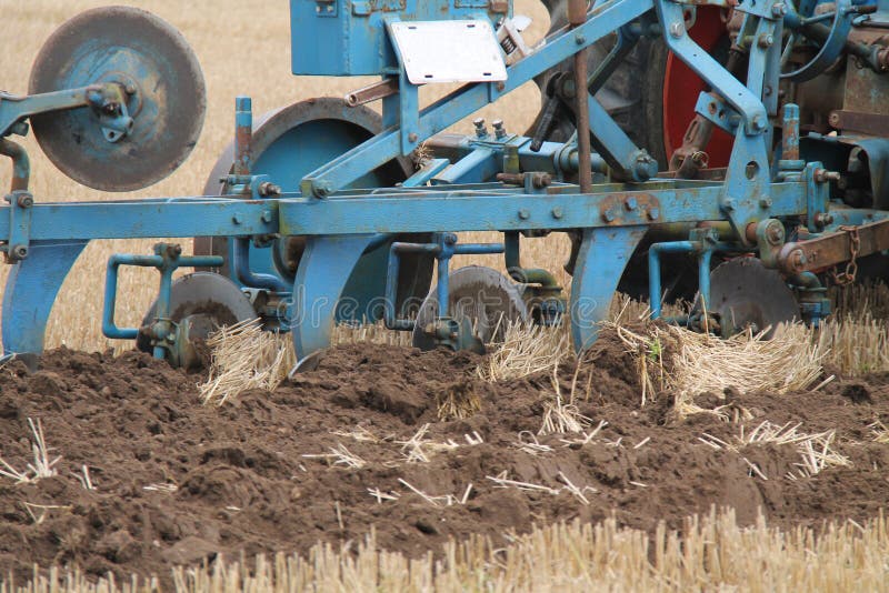 Landwirtschaftlicher Pflug stockfoto. Bild von landwirtschaftlich ...