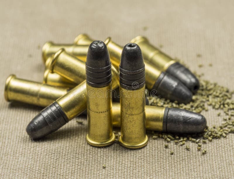 Lange Geweer Rimfire Munitie Stock Afbeelding - Image of hoop, rookloos ...