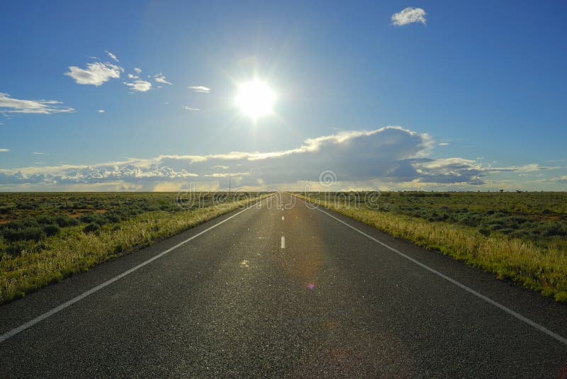 Rechte Weg op gebied stock afbeelding. Image of vrij - 15191919