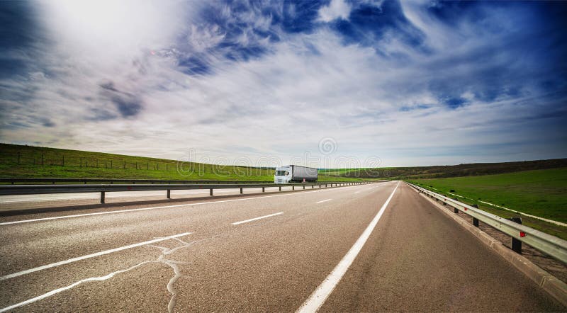 Langer Weg stockfoto. Bild von laufwerk, automobil, transport - 74146620