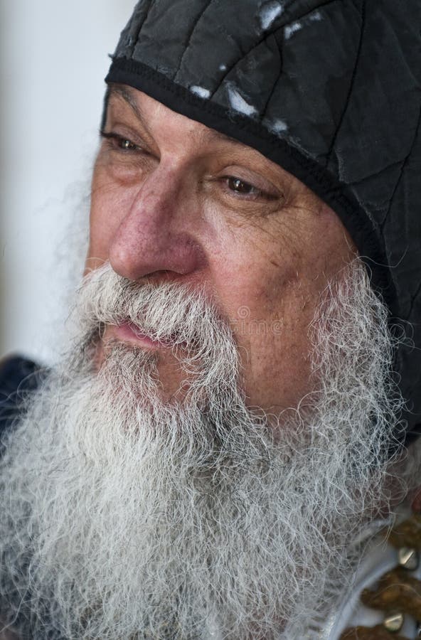 Langer weißer Bart stockbild. Bild von haltbar, schroff - 8511171