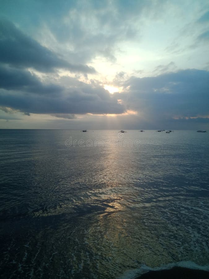 Langit senja sore stock image. Image of sore, laut, senja - 258748509