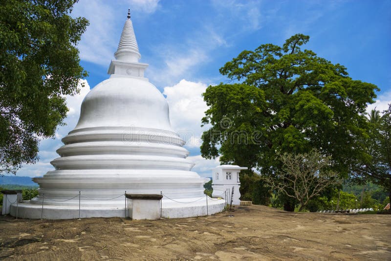 Lankathilaka Viharaya Temple Stupa, Sri Lanka Stock Photo - Image of ...
