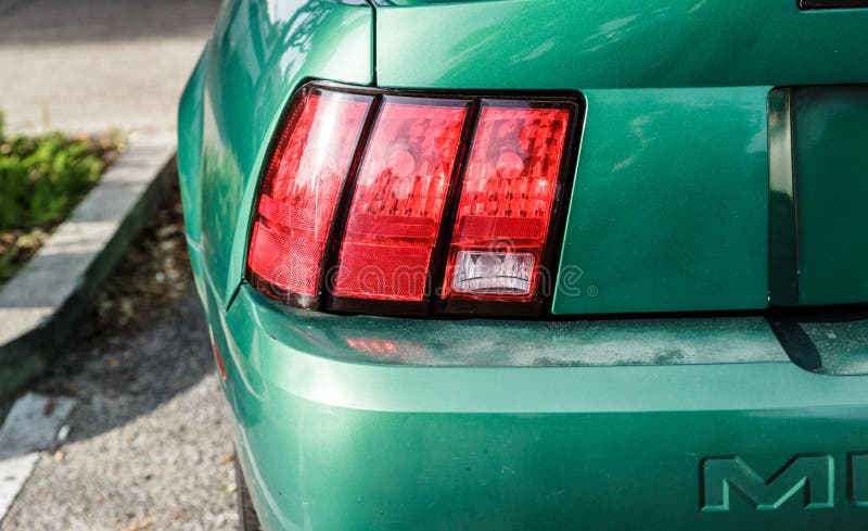 Lanterna Traseira No Carro De Esportes Verde Foto de Stock - Imagem de ...