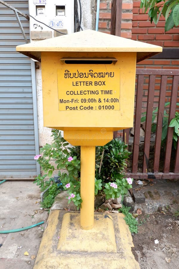 Lao Post Mailbox Nahe Der Straße in Vientiane, Laos Redaktionelles Stockfoto - Bild von porto ...