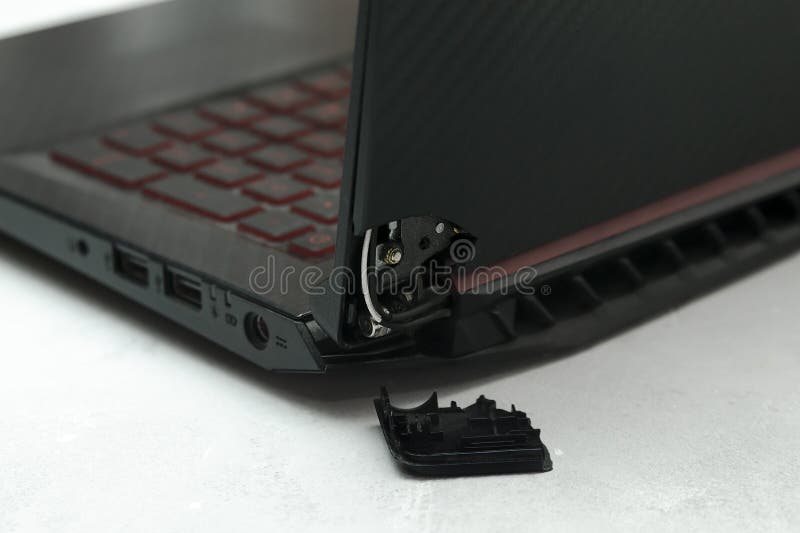 106 Laptop Repair Smashed Screen Stock Photos - Free & Royalty-Free ...