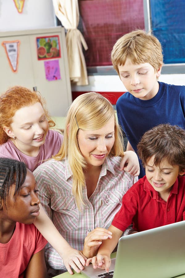 2,857 Elementary Students Computer Stock Photos - Free & Royalty-Free ...