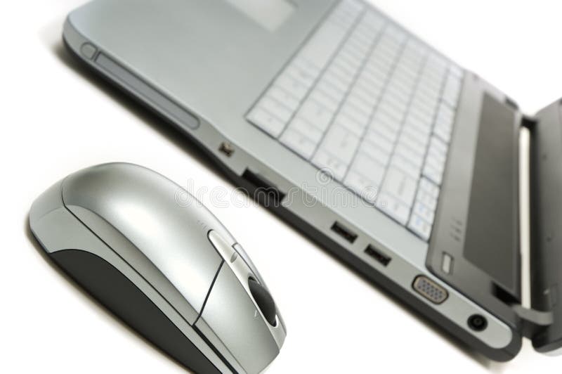 Laptop-Computer und Maus stockbild. Bild von computer - 2968655