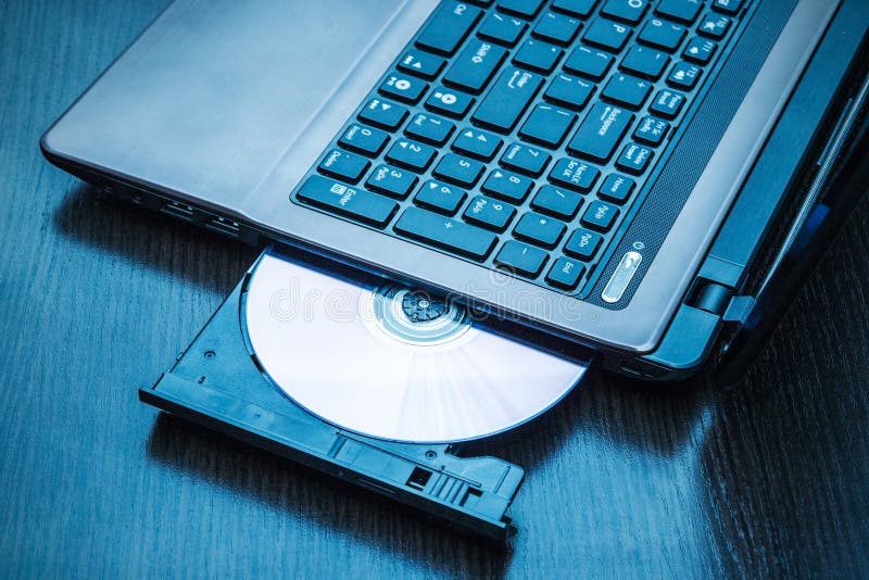 Laptop Mit Offener CD - DVD-Laufwerk Stockfoto - Bild von geschäft ...