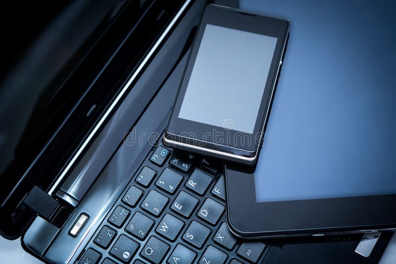 Laptop, Tablet-PC U. Smart-Telefon Stockfoto - Bild von weltweit, mode ...