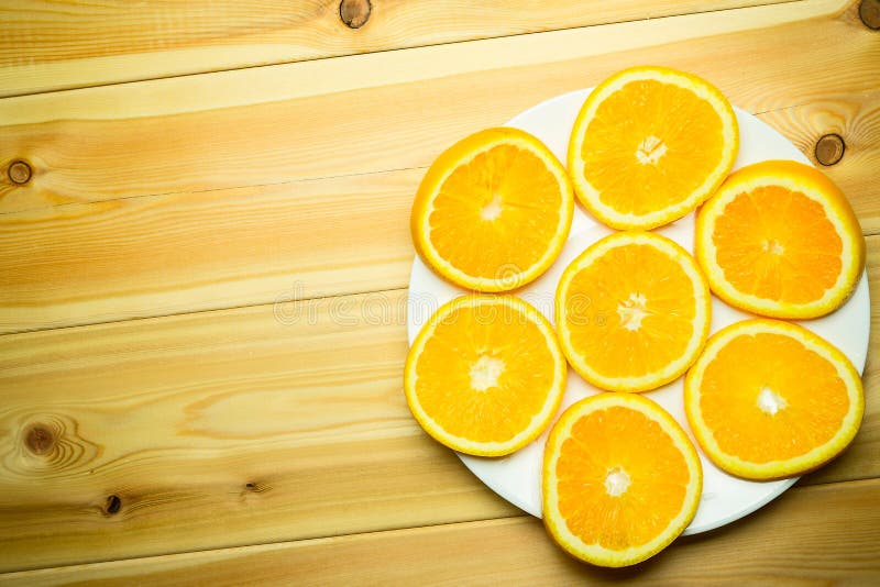 Laranja Cortada Em Uma Placa Imagem de Stock - Imagem de cortada, placa ...