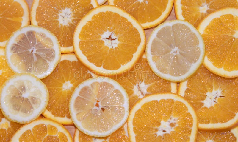 Laranja Cortada Em Uma Placa No Fundo Branco Foto de Stock - Imagem de ...