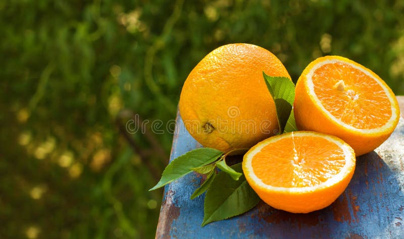 Laranja Fresca Cortada Ao Meio Foto de Stock - Imagem de fresco ...
